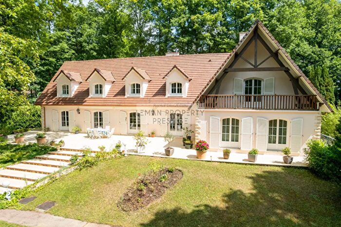 Maison à vendre - Bullion - 11 pièces - 6 chambres