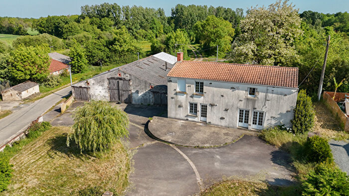 Maison à vendre - Froidfond - 8 pièces - 5 chambres