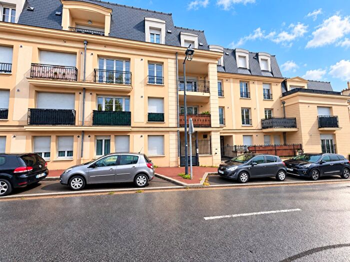 Saint-Cyr-l'École, Hôtel de ville - Appartement 1 pièce à vendre