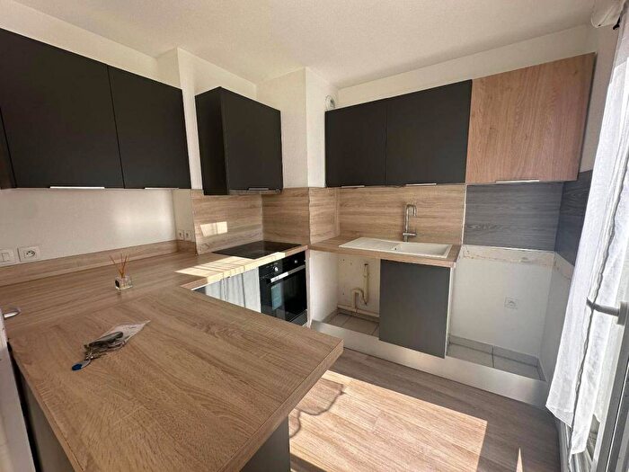 Appartement à louer - Contour, Champagne-au-Mont-dOr - 3 pièces - 2 chambres