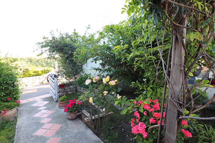 Maison à vendre - Arles, Pont de Crau, Moulès - 5 pièces - 3 chambres