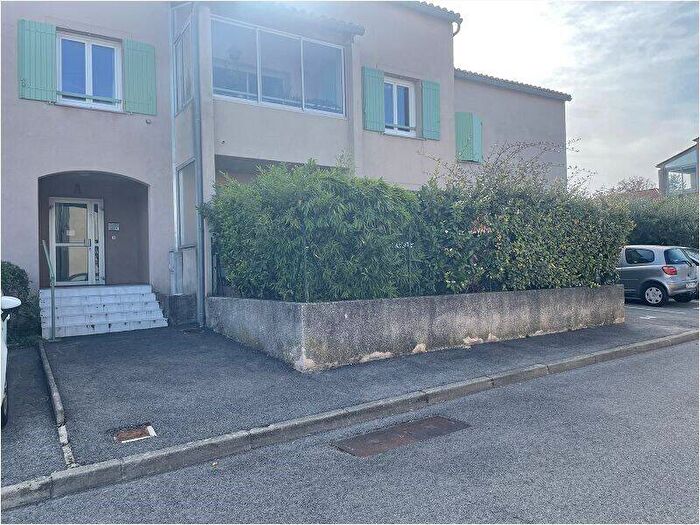 Appartement à louer - Nord, Uzes - 2 pièces - 1 chambre