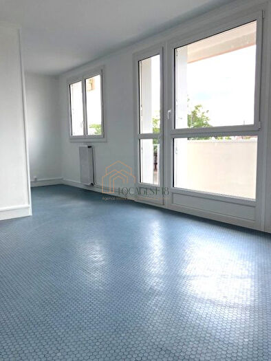 Appartement à louer - Bourges, Aéroport, Vauvert, Pierrelay, Pissevieille - 3 pièces - 2 chambres