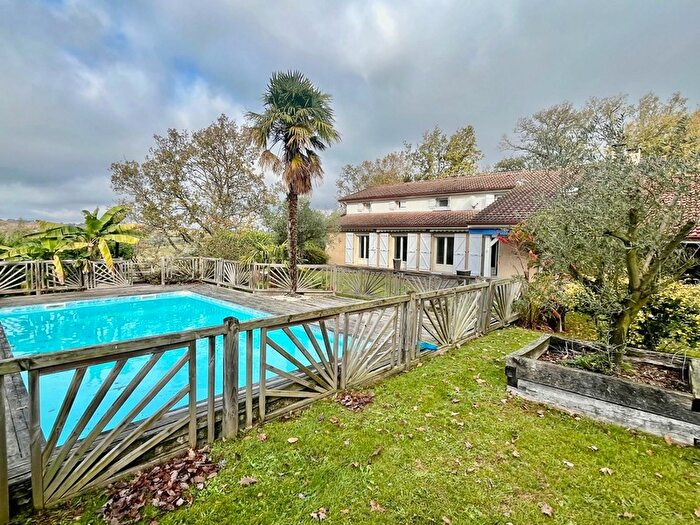 Maison à vendre - Bazugues - 8 pièces - 6 chambres