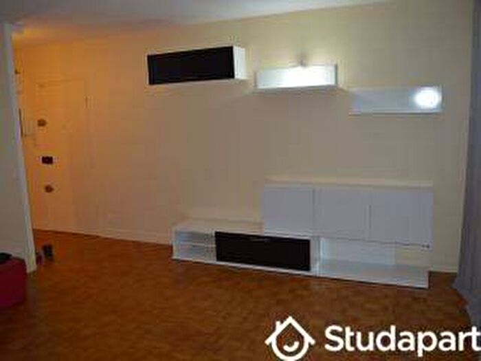 Appartement à louer - Joliot Curie, Neuilly-sur-Marne - 1 pièce - 3 chambres