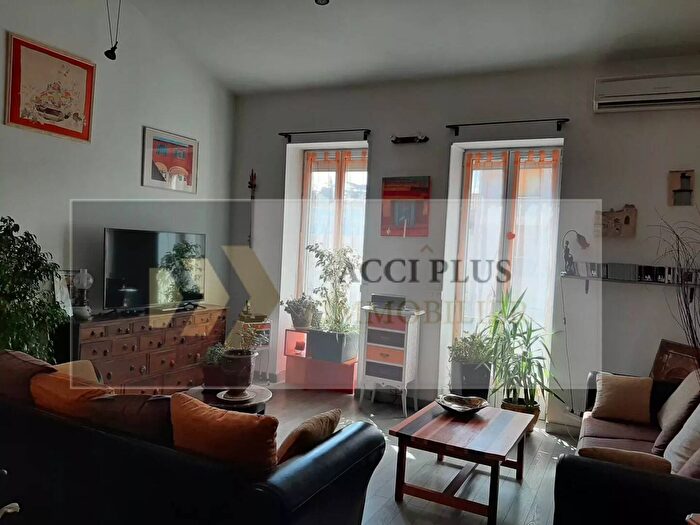 Appartement à louer - Capouchiné, Nîmes - 4 pièces - 3 chambres