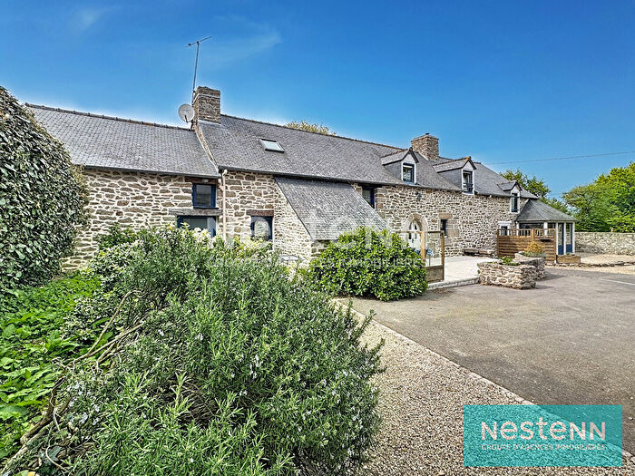 Maison 8 pièces à Bréhand, à vendre