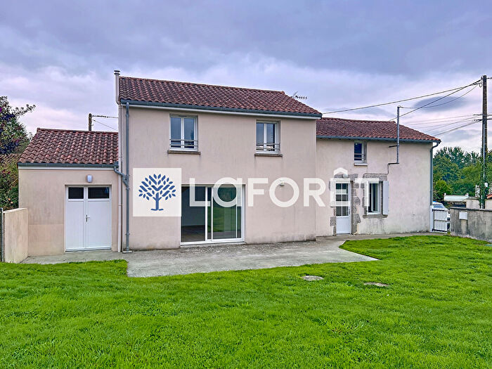 Maison 5 pièces à L'Absie, à louer