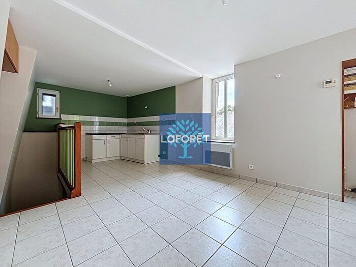 Fougères, Montaubert, Rillé, Saint-Sulpice : Maison 2 pièces à louer