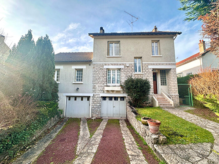Maison à vendre - Saint-Pierre-lès-Nemours - 7 pièces - 5 chambres