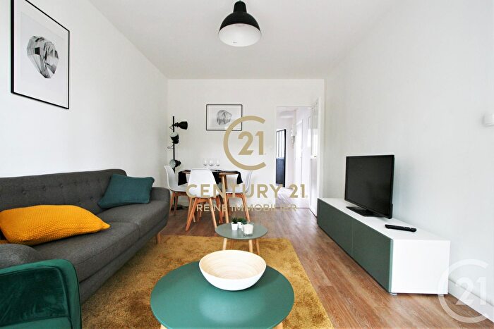 Appartement à louer - Quartiers Sud-Est, Italie - 4 pièces - 3 chambres