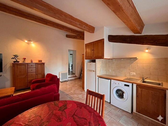 Appartement à louer - Centre Ville, Saint-Maximin-la-Sainte-Baume - 3 pièces - 2 chambres