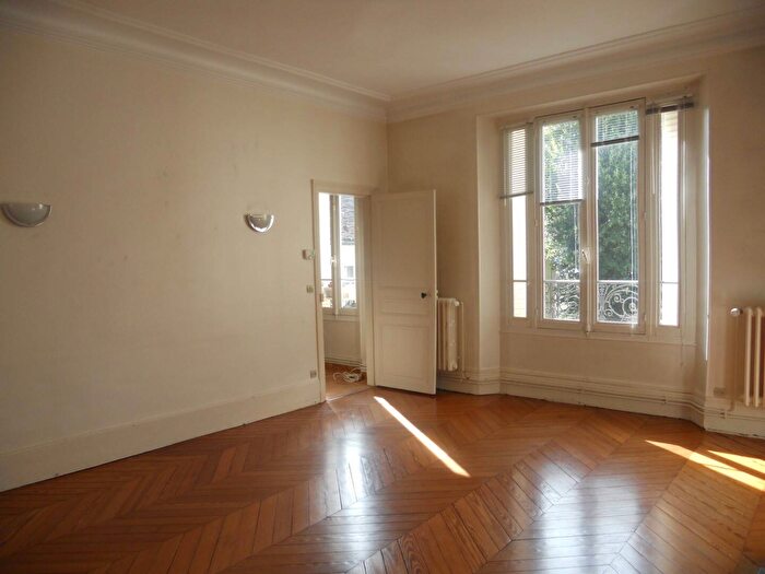 Appartement à louer - Fontainebleau - 2 pièces - 1 chambre