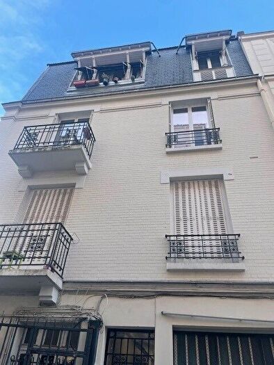 Appartement à louer - Paris e , Grandes Carrières, Clichy - 3 pièces - 2 chambres