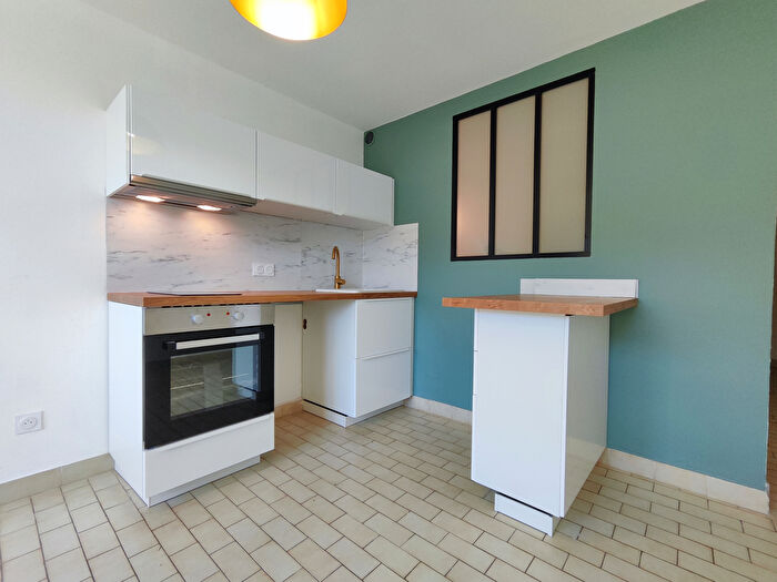 Appartement à louer - Bédarrides - 2 pièces - 1 chambre