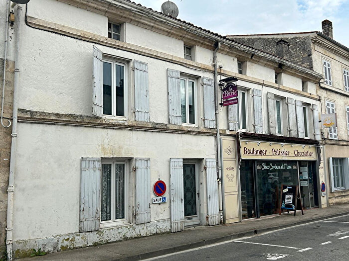 Maison 8 pièces à Saint-Jean-dAngély, à vendre