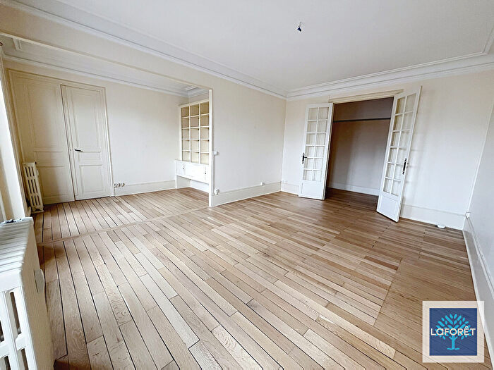 Appartement à louer - Dijon, Centre-ville - 4 pièces - 2 chambres