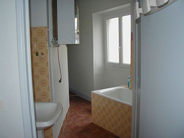 Sud, Issoire : Appartement 2 pièces à louer