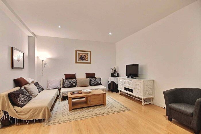 Appartement à louer - Saint Vincent de Paul-Lariboisière, Paris ème arrondissement - 2 pièces - 2 chambres