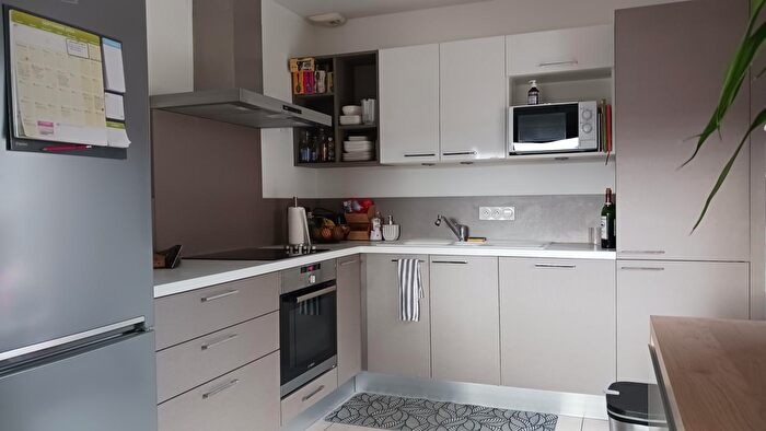 Appartement à louer - Challes-les-Eaux - 3 pièces - 2 chambres