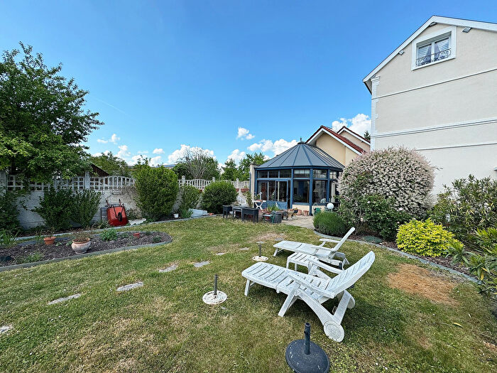 Maison à vendre - Saint-Brice-Courcelles - 10 pièces - 5 chambres