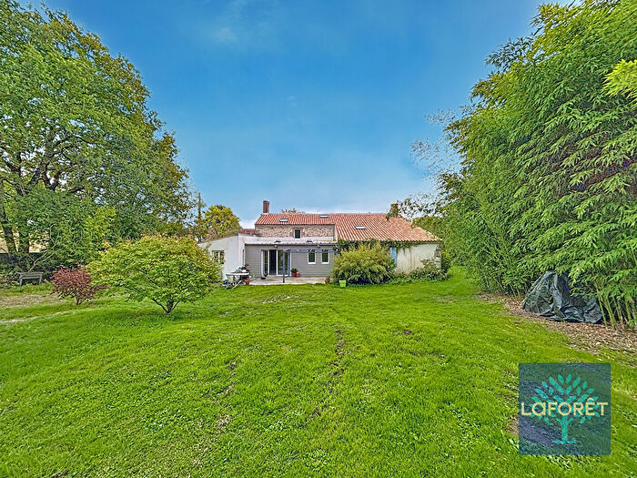 Maison à vendre - Les Clouzeaux - 7 pièces - 4 chambres