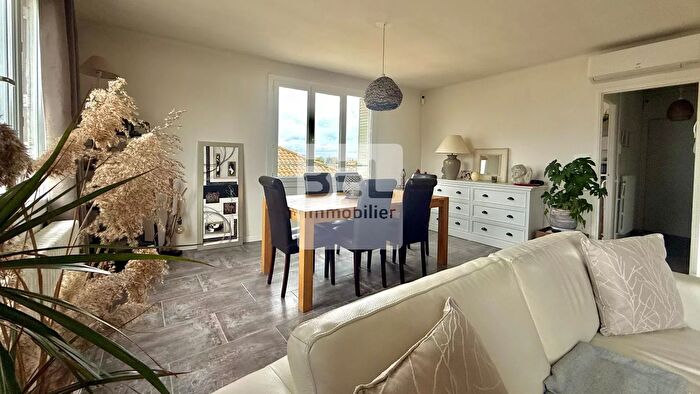 Appartement à vendre - Orange, Colline, Etang - 2 pièces - 1 chambre