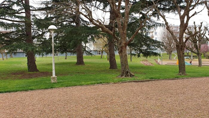 Appartement à louer - Chambray-lès-Tours - 3 pièces - 2 chambres