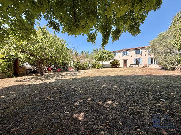 Saint-Romain-sur-Gironde : Maison 5 pièces à vendre