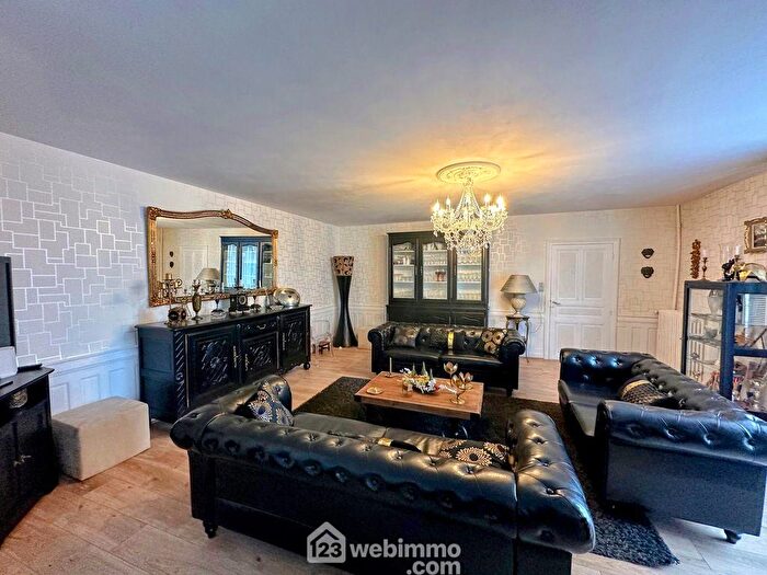 Vihiers : Maison 8 pièces à vendre