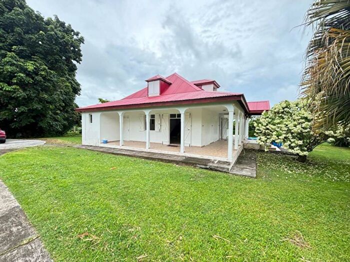 Maison à louer - Capesterre-Belle-Eau - 5 pièces - 4 chambres