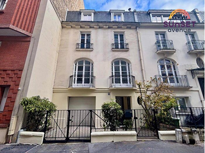 Maison à louer - Vaugirard-Parc des Expositions, Paris ème arrondissement - 9 pièces - 6 chambres