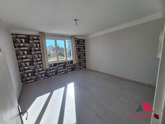 Appartement à louer - Sainte Marguerite, Marseille ème - 3 pièces - 2 chambres