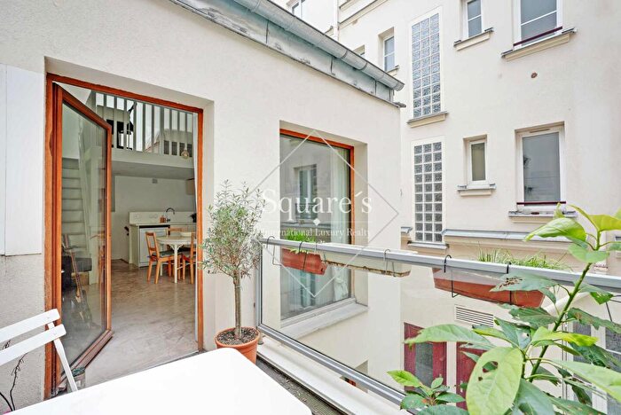 Maison à vendre - Paris e , Montmartre, Sacré Coeur, Abbesses - 3 pièces - 2 chambres