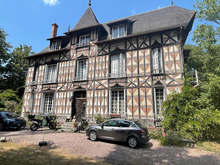 Maison 13 pièces à Bernay, à vendre