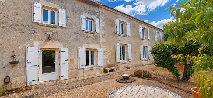 Saint-Pierre-le-Vieux - Maison 5 pièces à vendre