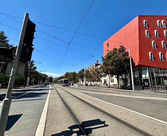 Appartement à louer - Nice, Saint-Roch - 2 pièces - 1 chambre