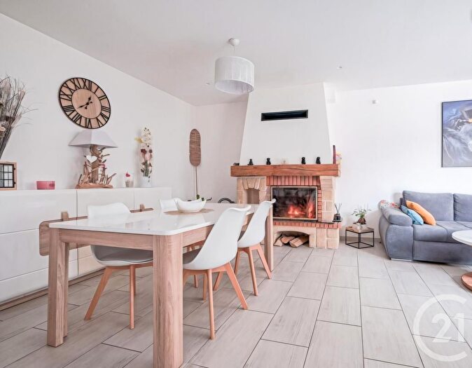 Maison à vendre - Crégy-lès-Meaux - 8 pièces - 4 chambres