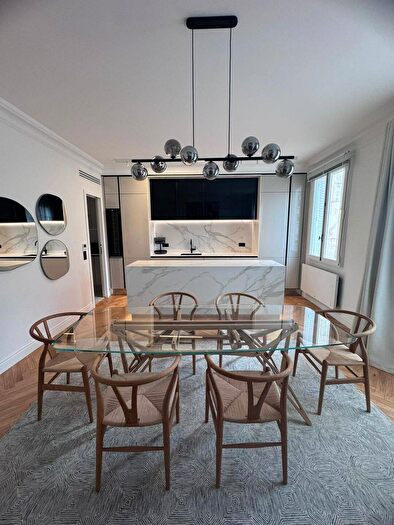 Appartement à louer - Chaillot, Paris ème arrondissement - 6 pièces - 3 chambres