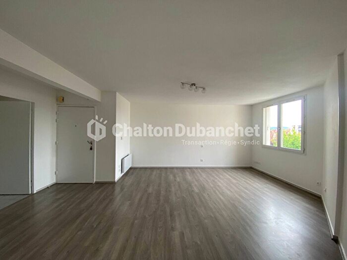 Hors Centre Ville, Le Coteau : Appartement 4 pièces à louer