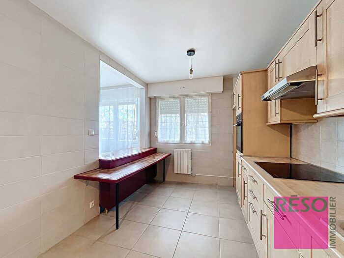 Appartement à louer - Annemasse - 5 pièces - 4 chambres