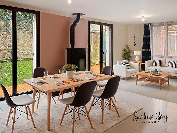 Maison à vendre - Pouancé - 8 pièces - 4 chambres