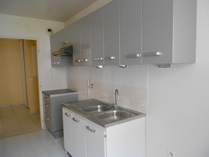 Appartement à louer - Melun - 3 pièces - 2 chambres