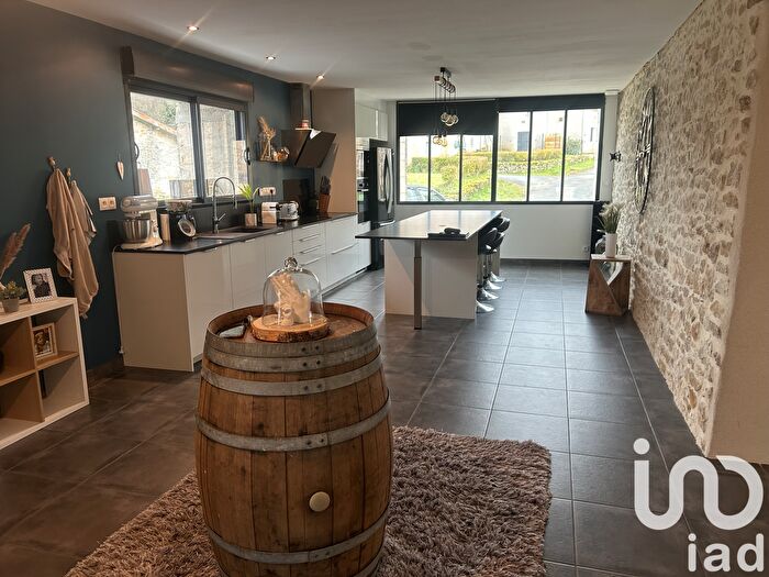 Maison à vendre - Saint-Martial-de-Valette - 7 pièces - 3 chambres