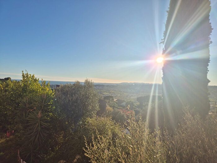 Appartement à louer - Nice, Corniche Fleurie - 3 pièces - 2 chambres