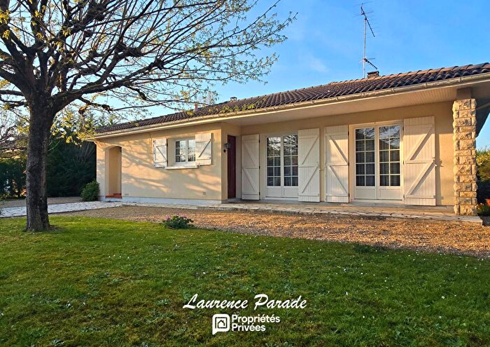 Maison à vendre - Montpon-Ménestérol - 6 pièces - 4 chambres