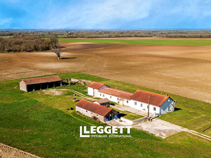 Maison à vendre - Paizay-Naudouin-Embourie - 8 pièces - 5 chambres