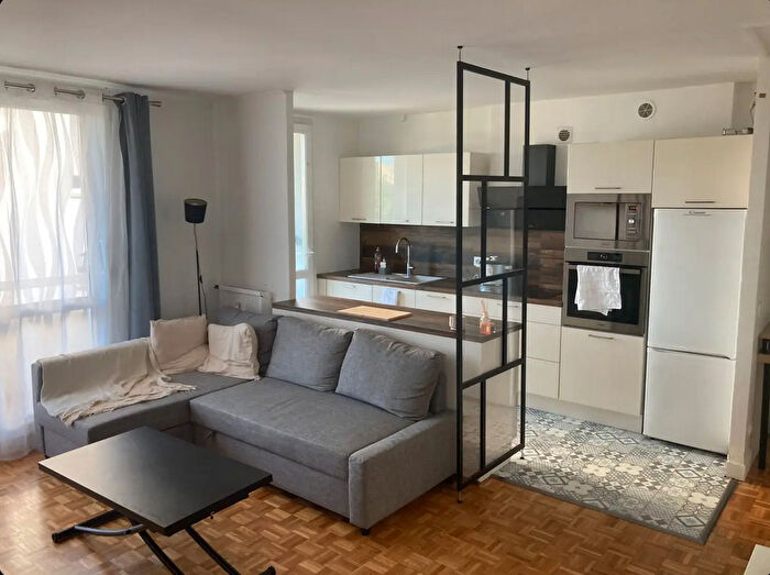 Suresnes, Centre-ville : Appartement 1 pièce à louer