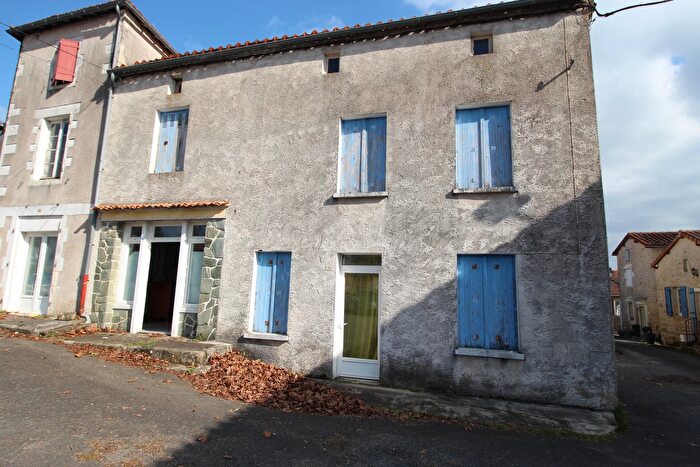 Maison à vendre - Beaulieu-sur-Sonnette - 13 pièces - 7 chambres