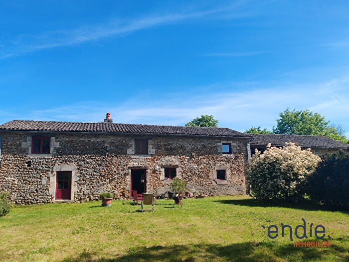 Ceaux-en-Couhé : Maison 7 pièces à vendre